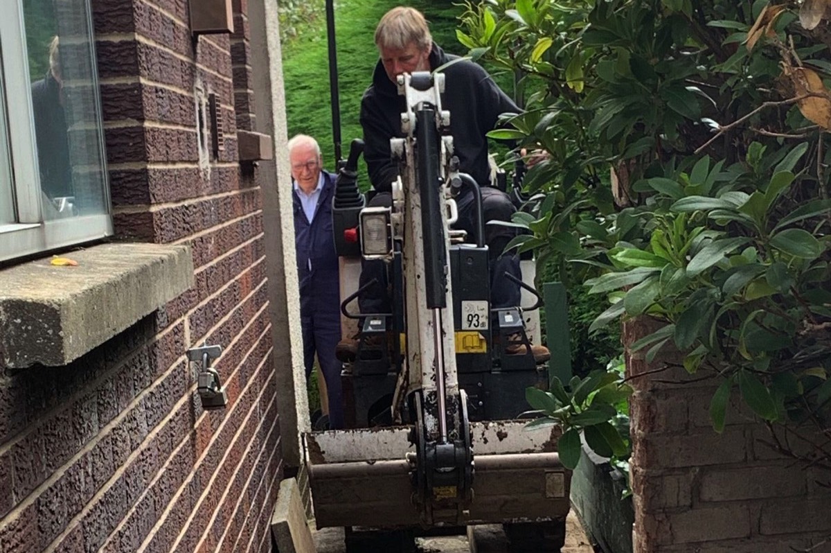 Mini Digger Hire, Foundations, Landscaping. Edinburgh. Micro digger and ...